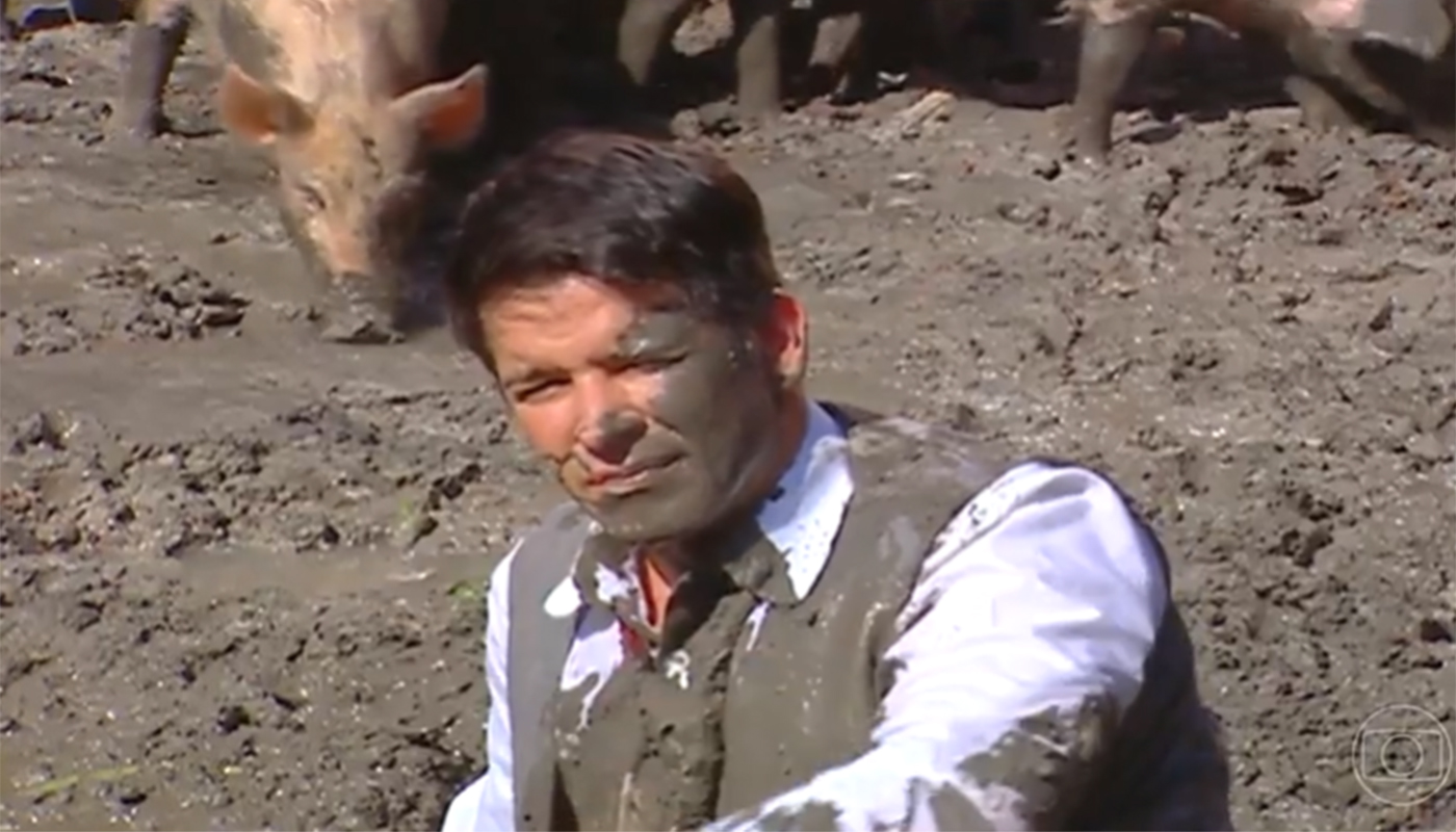 Murilo Benício ficou muito mal-humorado ao ser jogado na lama em "Chocolate com Pimenta" - Zappeando