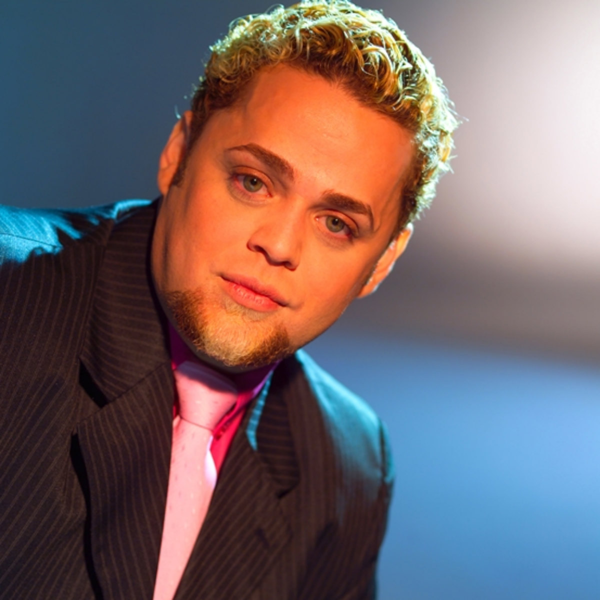 Lembra do Robinson Anjo? Cantor mudou e está bem diferente sem AQUELE ...